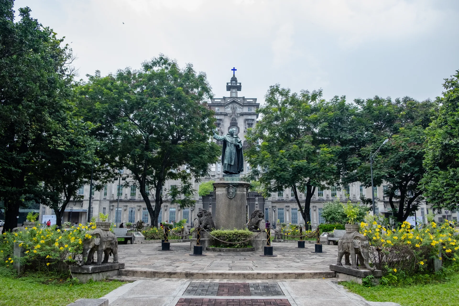 Four UST-Manila academic units shift to EVM for 2024 Bar Exams prep ...